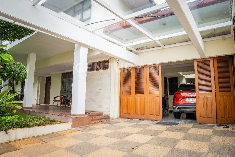 RUMAH OLD MONEY YANG NYAMAN DAN ASRI DI KAYU PUTIH RAWAMANGUN | One21